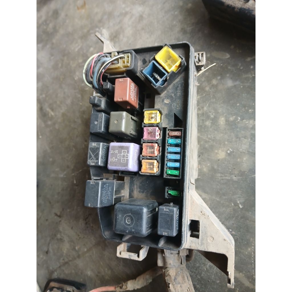 Jual fuse box sekring komplit Toyota Soluna | Shopee Indonesia