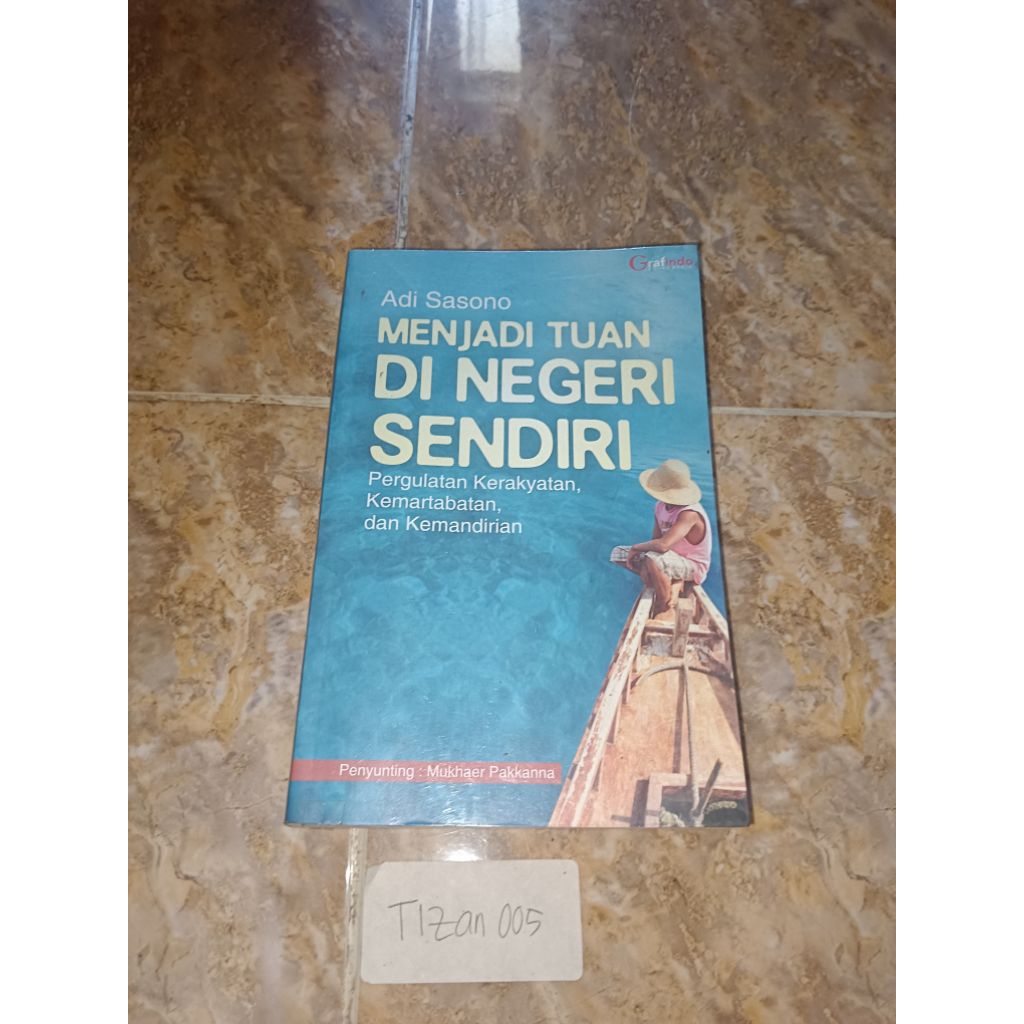 Jual Buku Menjadi Tuan di Negeri Sendiri Pergulatan kerakyatan kemartabatan dan kemandirian ...