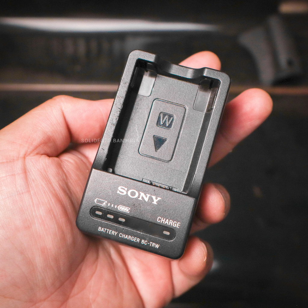Jual Charger Sony BC TRW Original for Sony Battery NP-FW50. a6400 a7ii ...