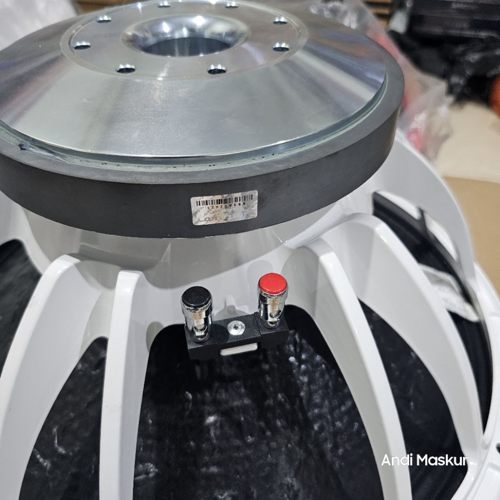 Jual Betavo Subwoofer B18-S418 Putih 18 Inch 8 Ohms 2000W Super Bass ...