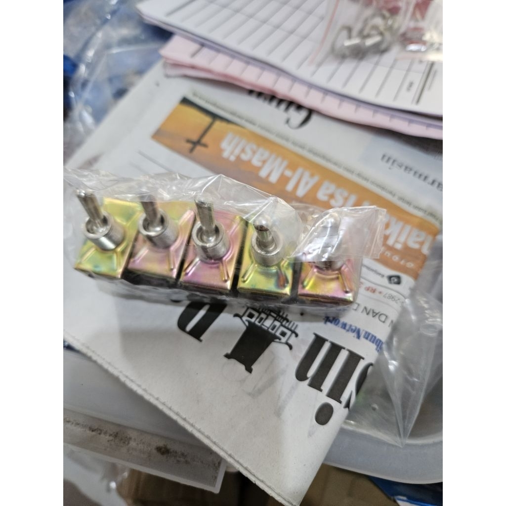 Jual Saklar / Switch Toggle On Off Kaki 6 Pin 6 Ukuran Besar Harga ...