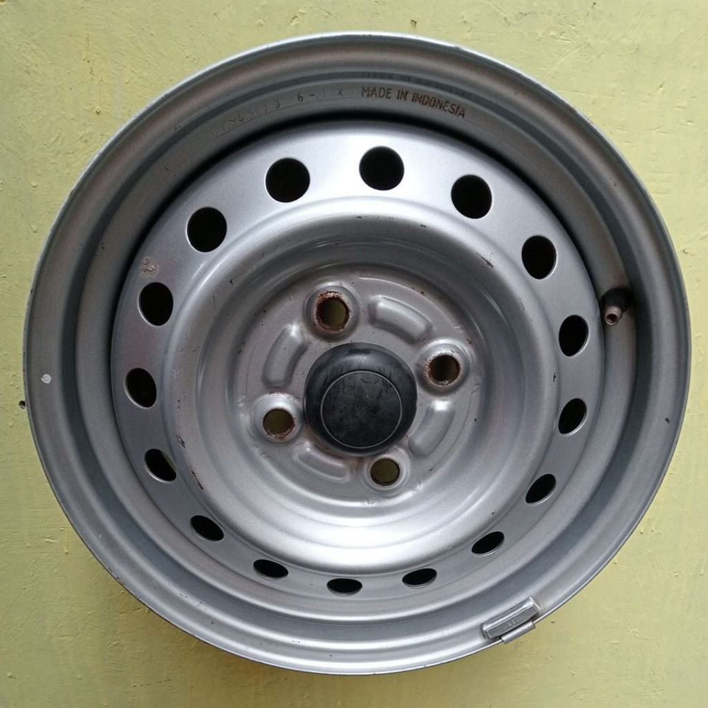 Jual velg kaleng besi mobil carry Ayla Sigra ring 13 lubang 4 original ...