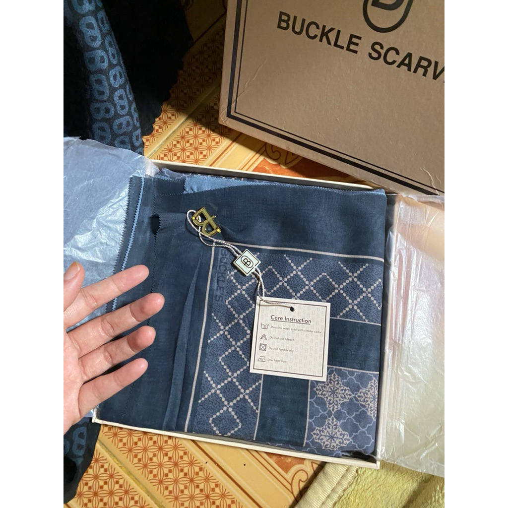 Jual jilbab buckle scarves | Shopee Indonesia