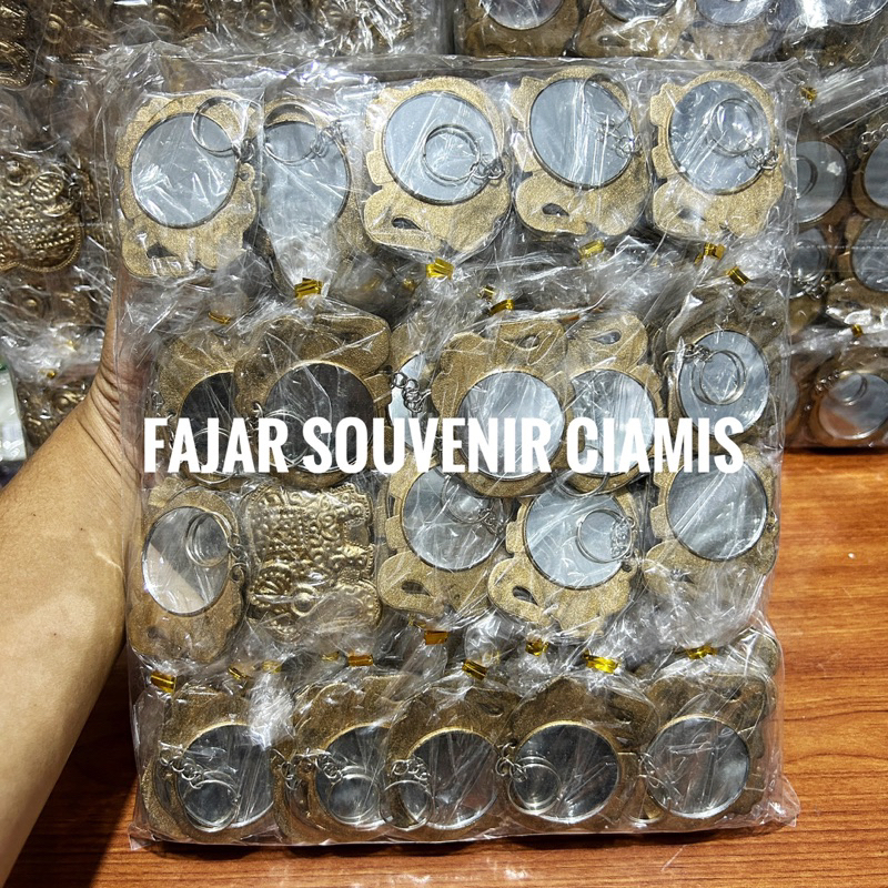 Jual isi 100 PCS Souvenir Pernikahan Gantungan Kunci Cermin Motif Gajah kemas plastik souvenir ...
