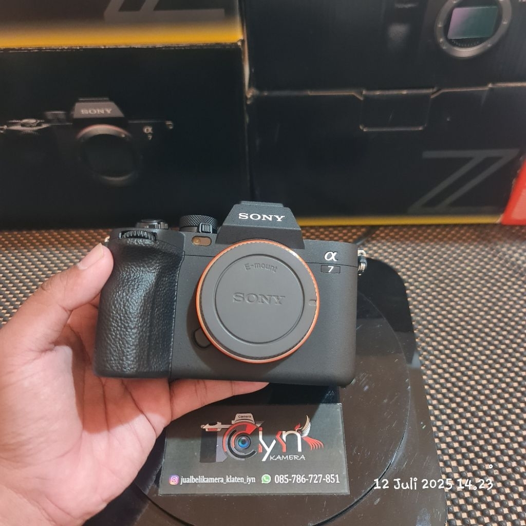 Jual KAMERA SONY A7 MARK IV BODY ONLY FULLSET LIKE NEW SC 3RB GARANSI ...