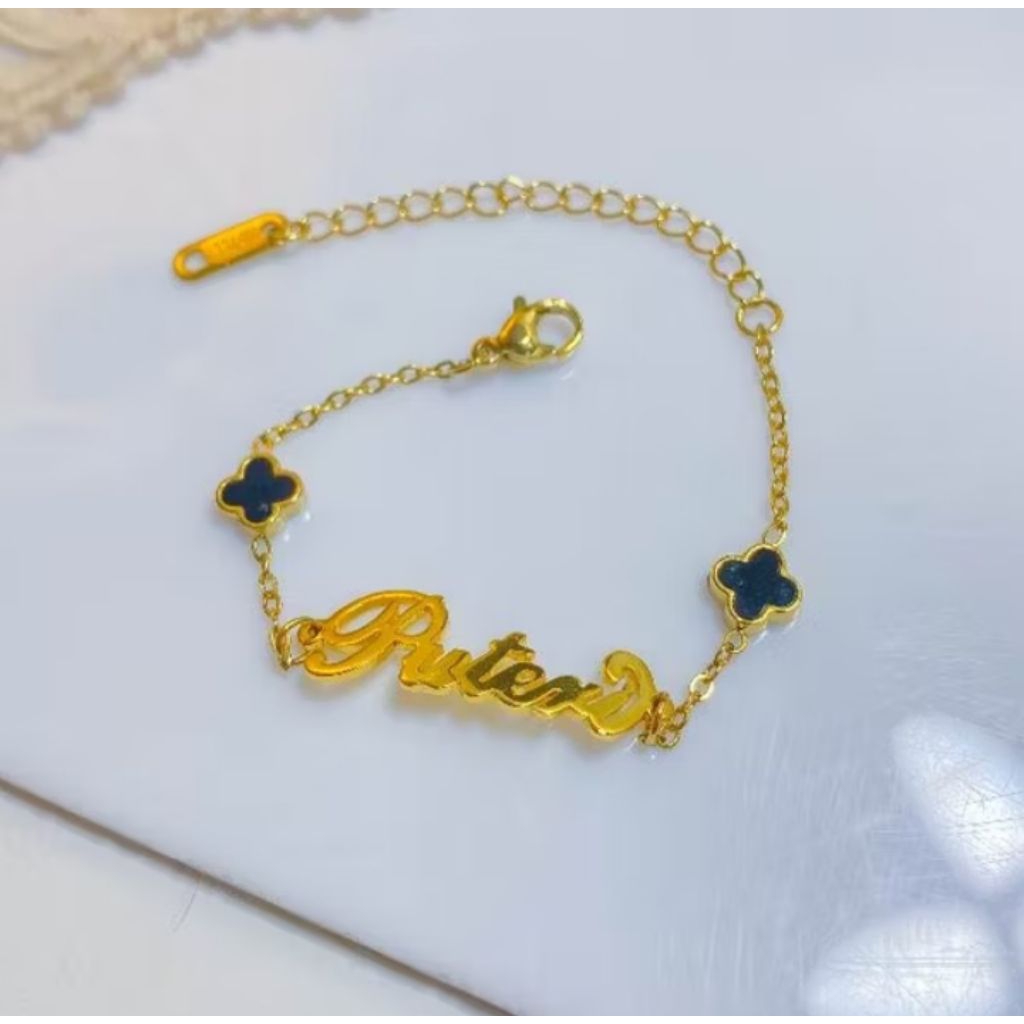 Jual gelang clover costum nama titanium | Shopee Indonesia