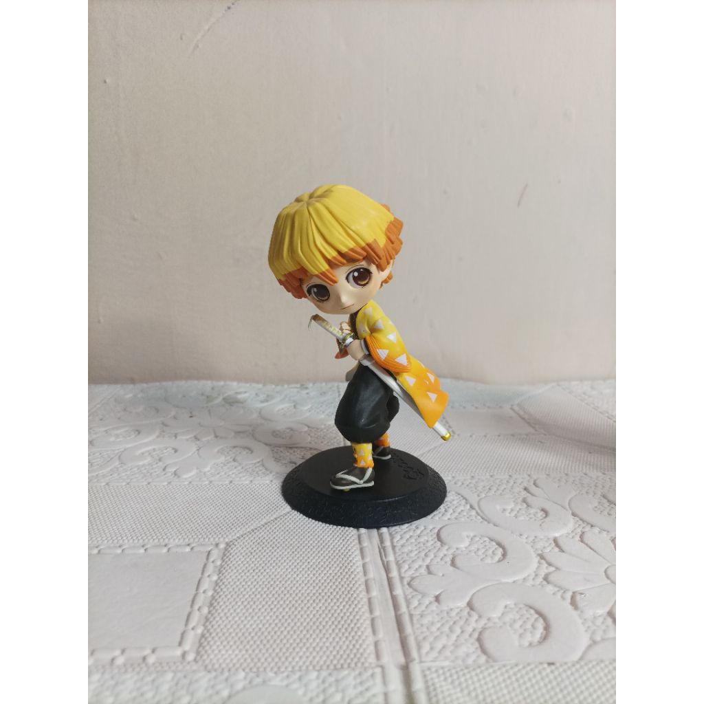 Jual Figure Qposket Zenitsu demon slayer | Shopee Indonesia