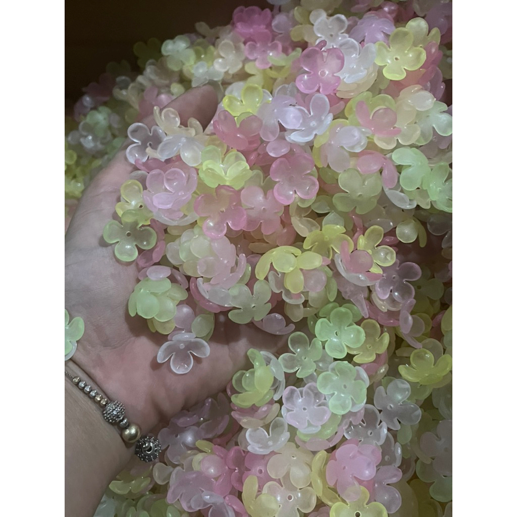 Jual manik BUNGA KELOPAK 4 moza mix warna ukuran 1,7 cm | Shopee Indonesia
