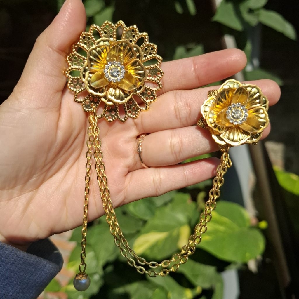Jual Bros rantai kebaya/ pin kebaya kekinian berbagai macam motif ...