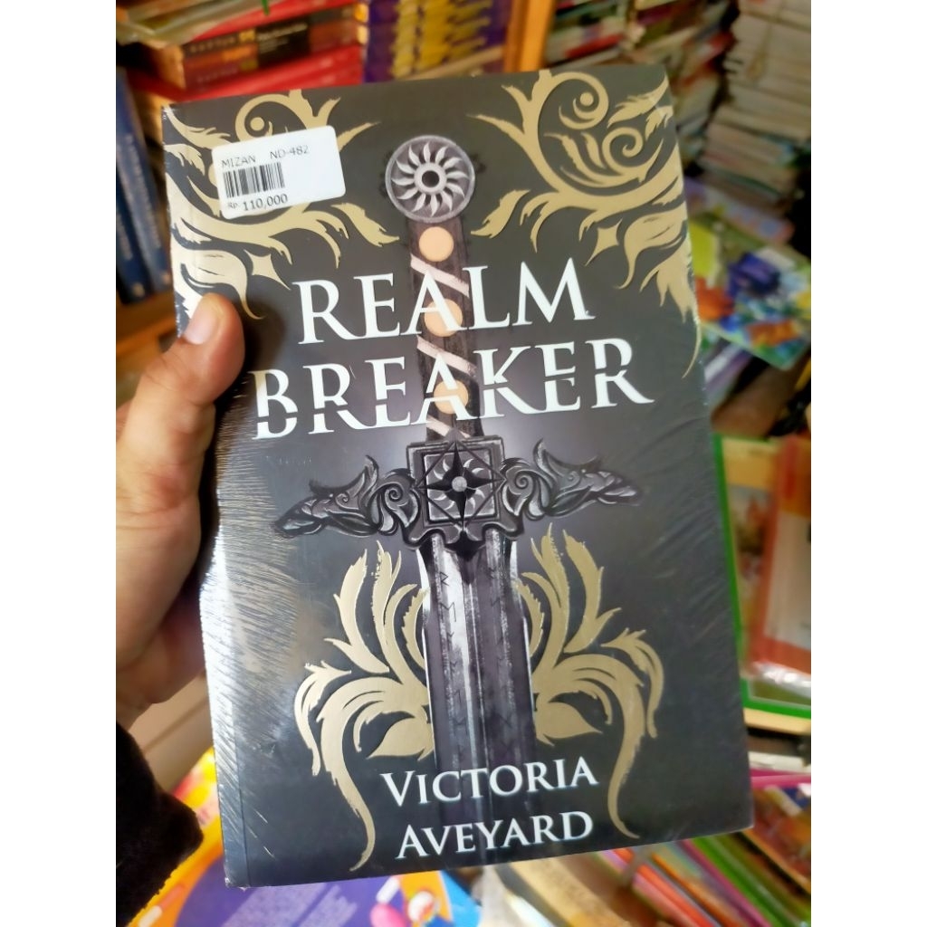 Jual Novel Real Breaker Oleh Victoria Aveyard Original ( Buku ke Satu ...