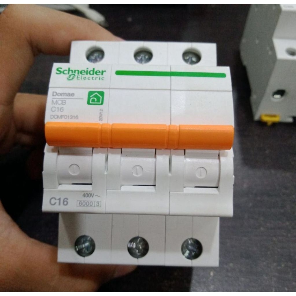 Jual MCB DOMAE 3P 16A 6KA SCHNEIDER | Shopee Indonesia