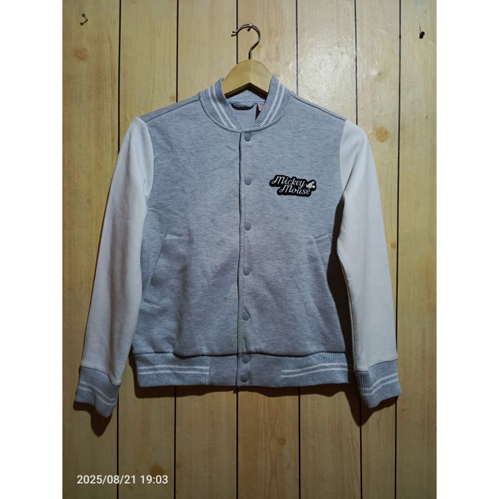 Jual varsity UNIQLO x Disney | Shopee Indonesia