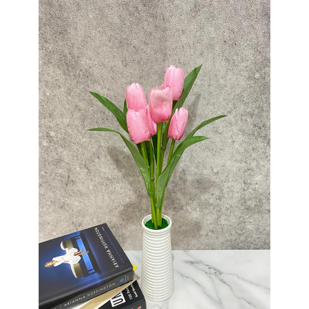 Jual RANGKAIAN BUNGA TULIP ARTIFICIAL DENGAN VAS TINGGI | Shopee Indonesia