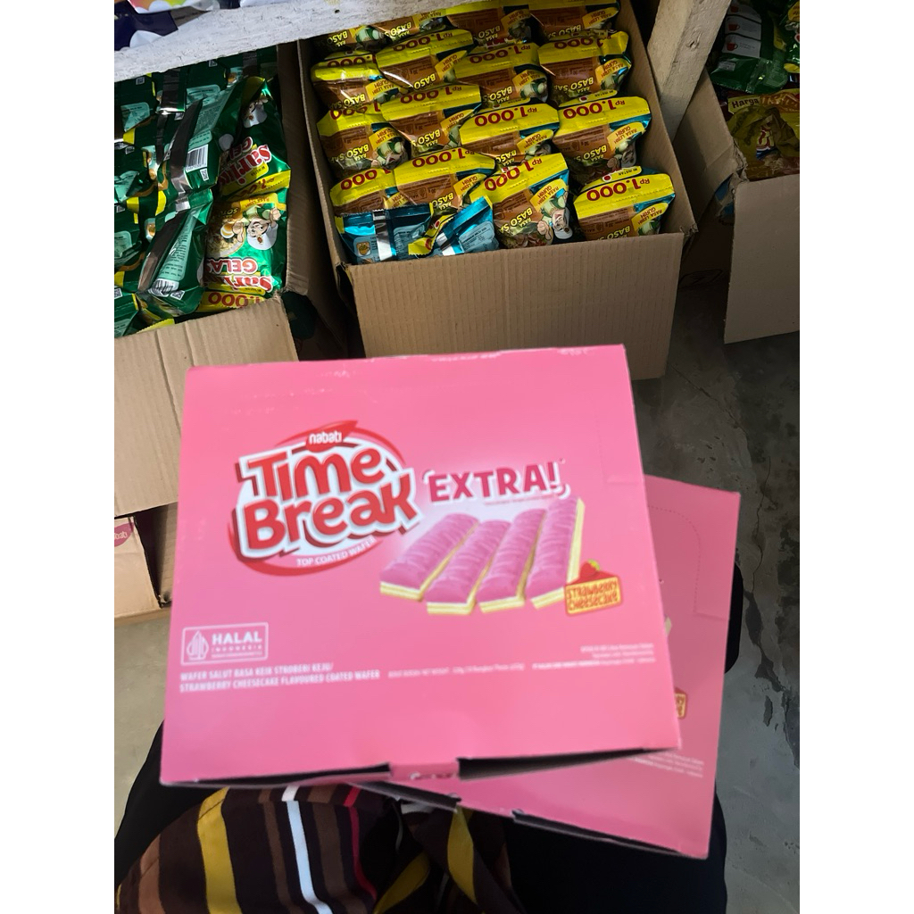 Jual nabati Time Break TOP COATED WAFER EXTRA!! rasa laik stroberi keju ...