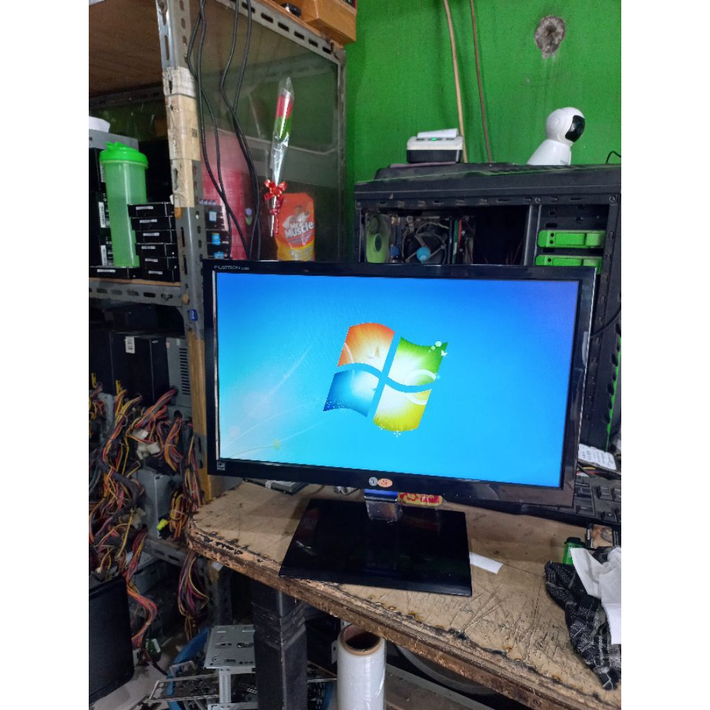 Jual monitor led 19 inci berbagai merk normal bergaransi | Shopee Indonesia