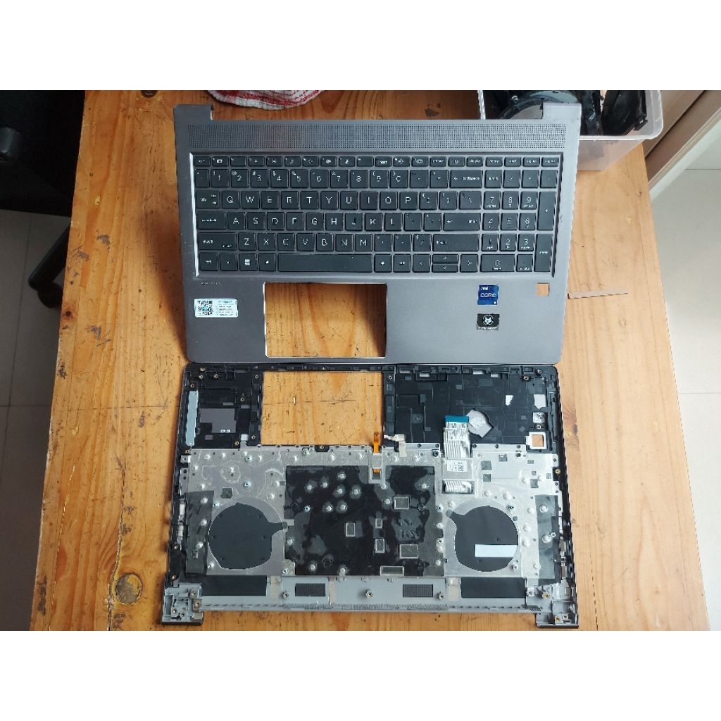 Jual Casing Tengah Palmrest HP Zbook M05033-001 HP Elitebook 650 G9 ...