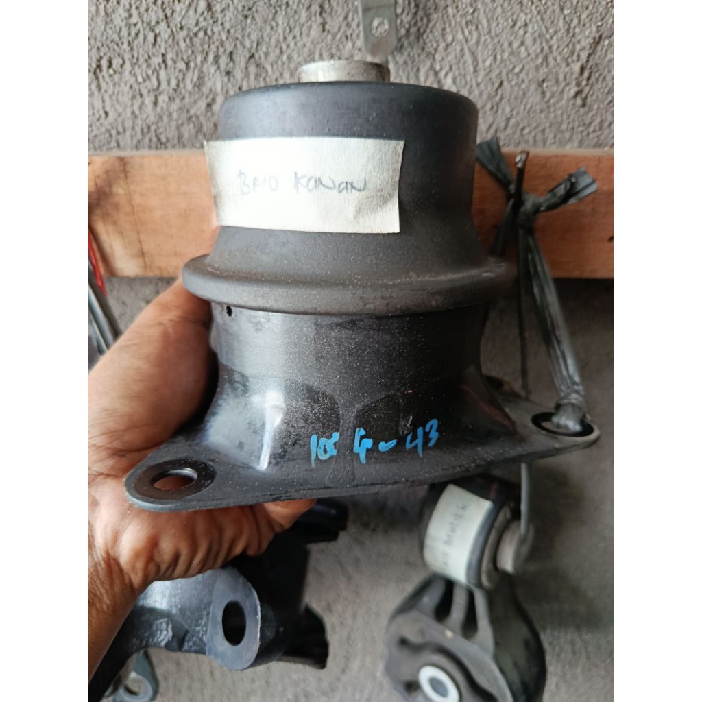 Jual Engine mounting kanan Honda brio matick | Shopee Indonesia