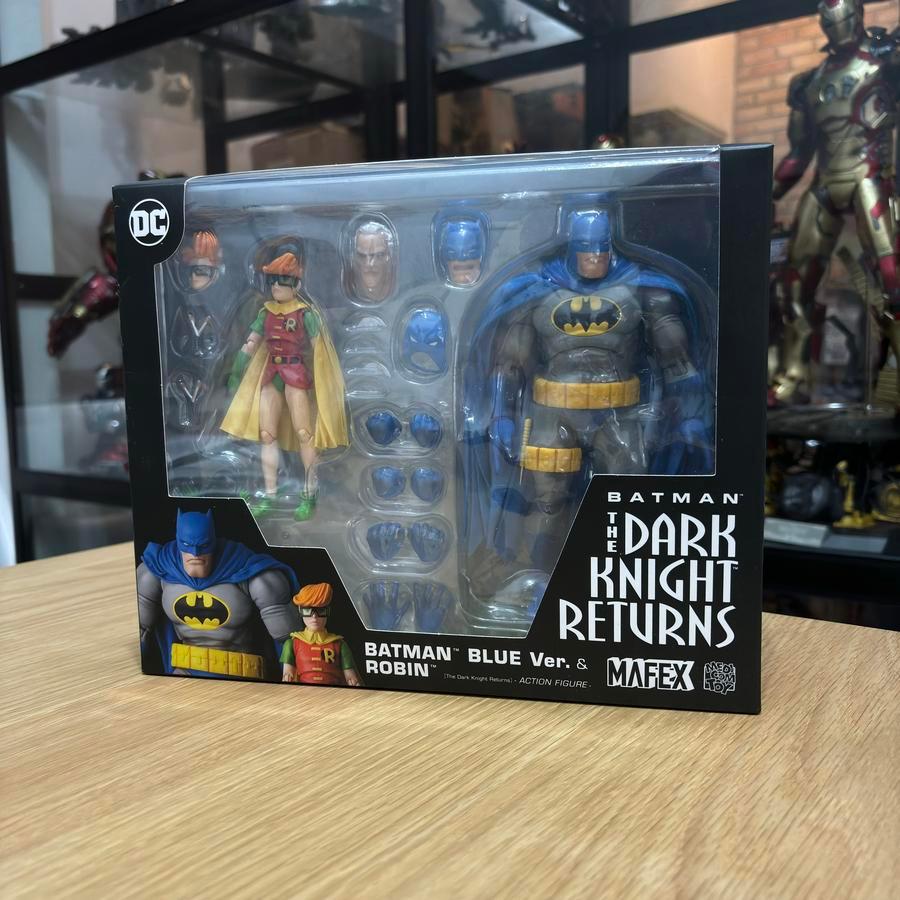 Jual Mafex Batman The Dark Knight Returns Blue Ver and Robin 2 pack ...