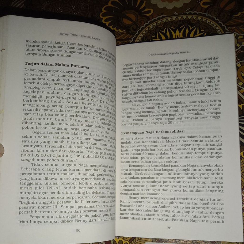 Jual BUKU JULIUS POUR, BENNY TRAGEDI SEORANG LOYALIS | Shopee Indonesia