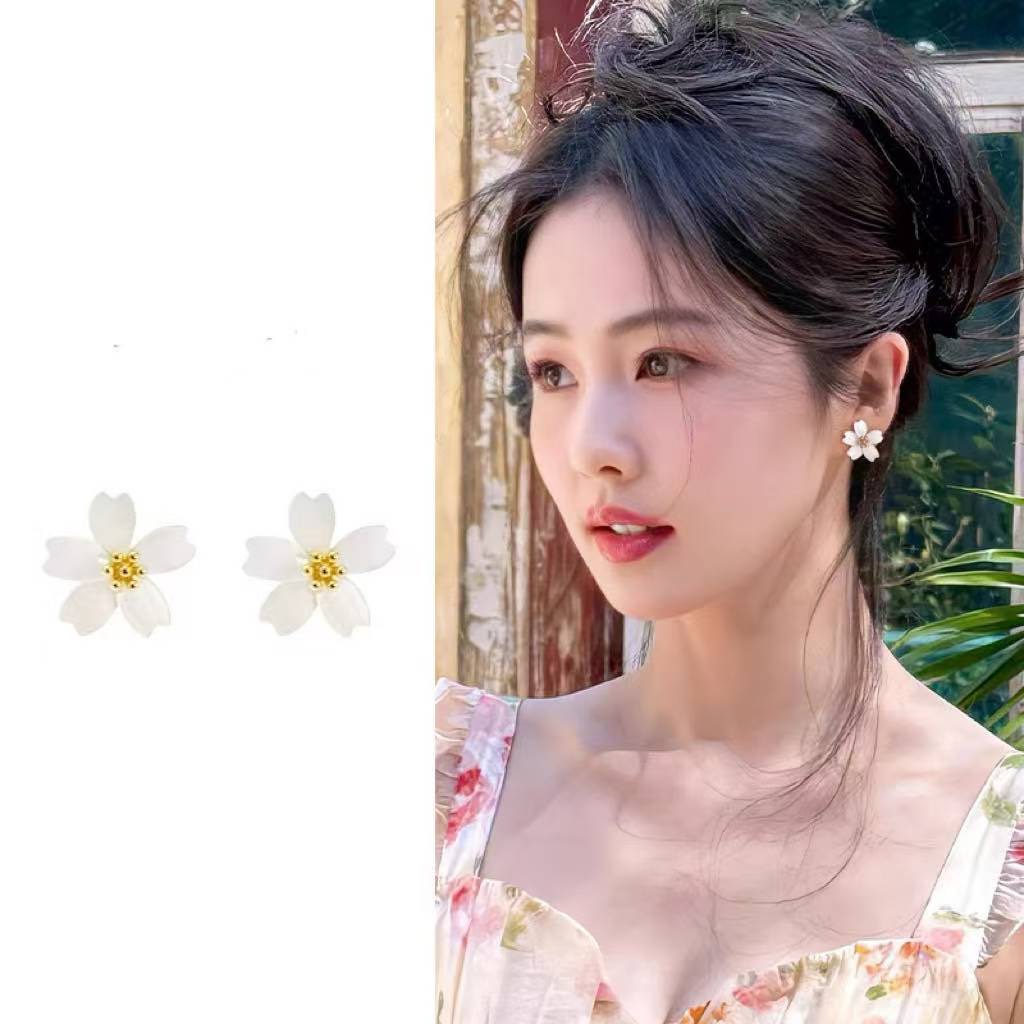 Jual Anting Bunga Gaya Manis untuk Wanita, Desain Unik dan Imut, Cocok ...
