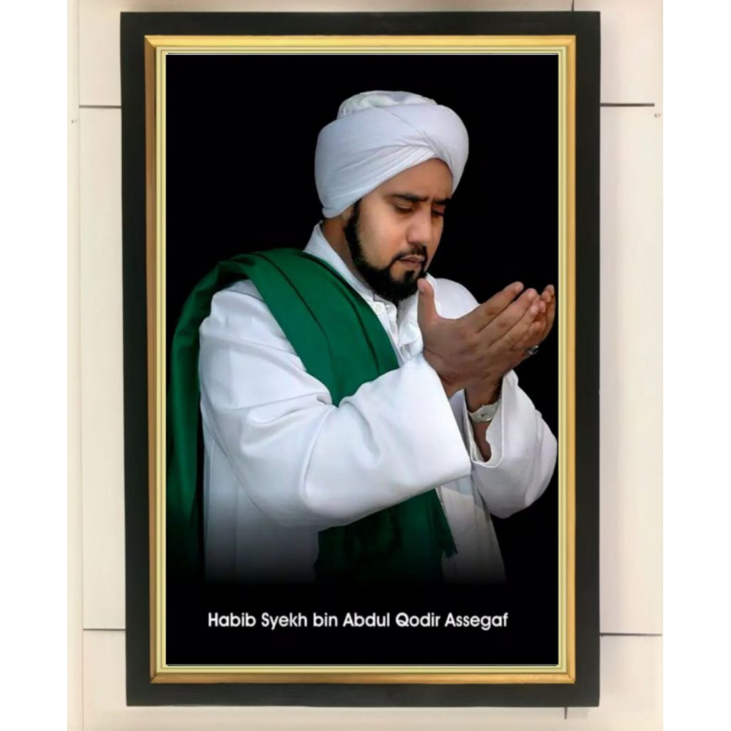 Jual hiasan dinding poster habib syech bin Abdul Qodir Assegaf plus Bingkai ukuran 53×35 ...