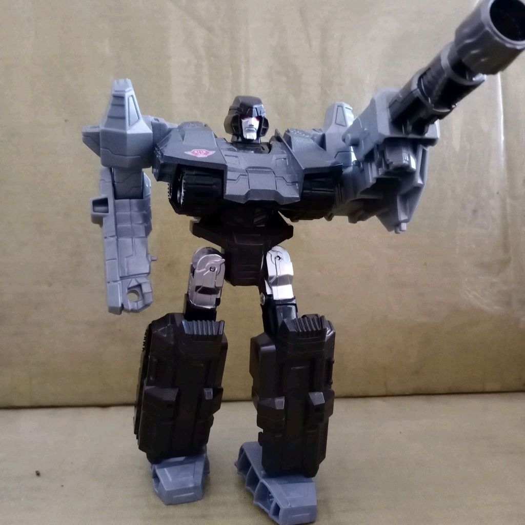 Jual figure megatron alloy mobil tank deformasi transformer figure ...