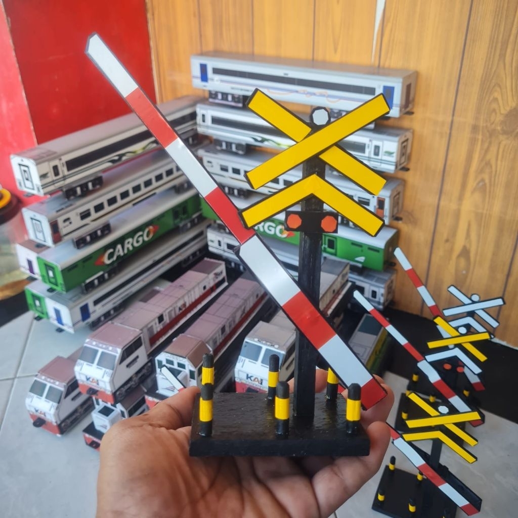 Jual PALANG PINTU KERETA API KAYU PALANG PINTU KERETA API MINIATUR ...