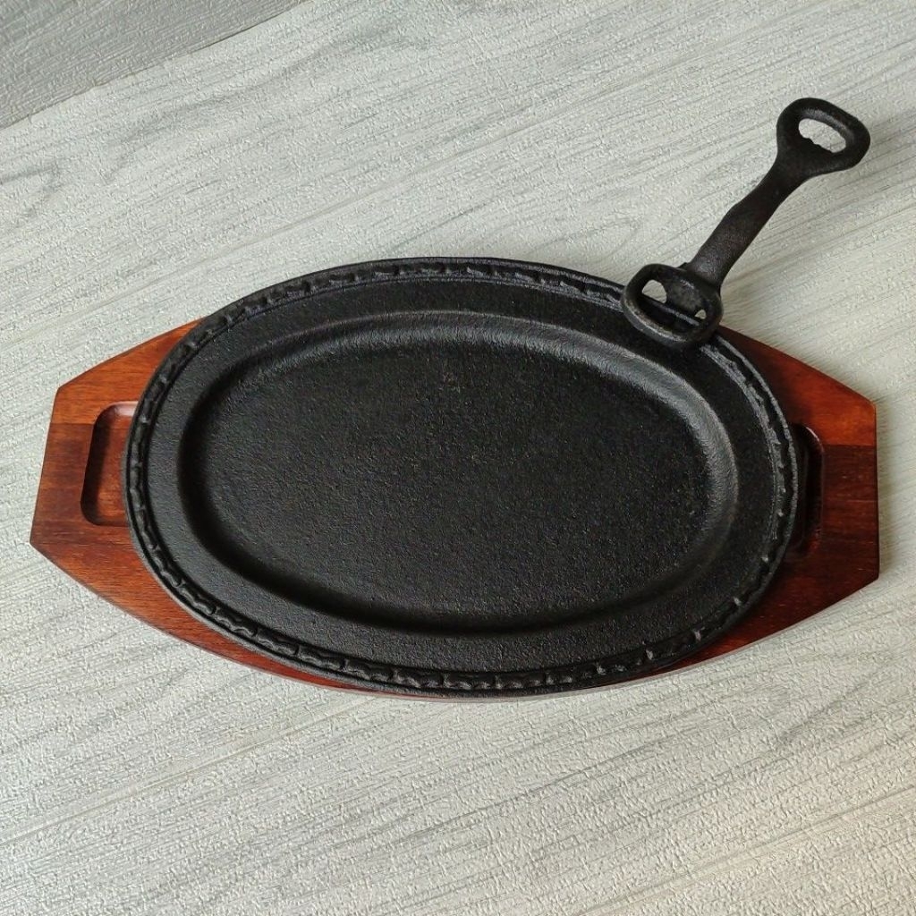 Jual HOT PLATE STEAK BBQ DISH OVAL BESAR 1 SET MOTIF UKIR CANTIK COW ...