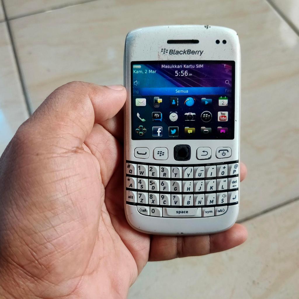 Jual Blackberry bold 9790 jadul buat koleksi atau anggap bahan | Shopee ...