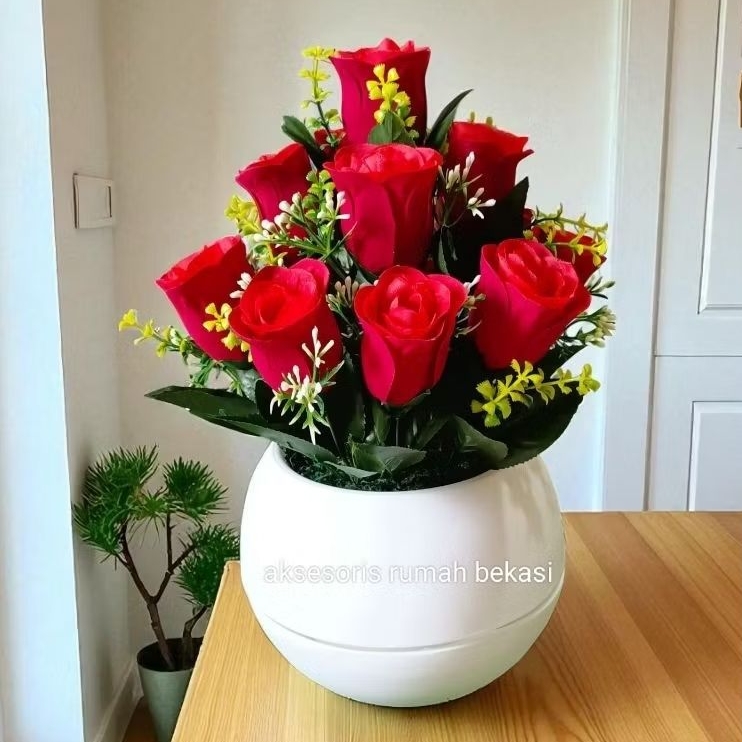 Jual Buket bunga mawar artificial dengan pot bola/mawar kuncup beludru ...