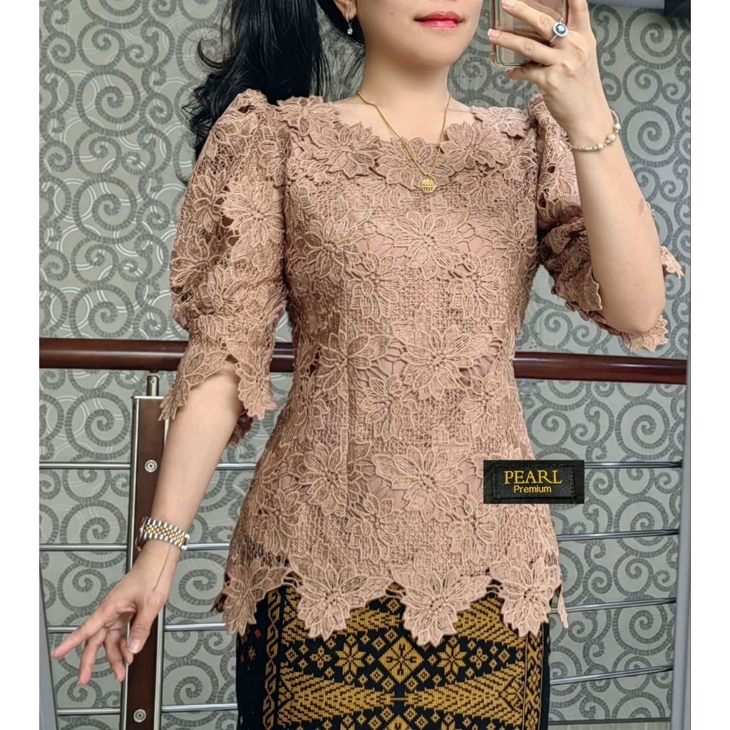 Jual Blus Brokat Bangkok Tangan Kembang Berkancing | Shopee Indonesia