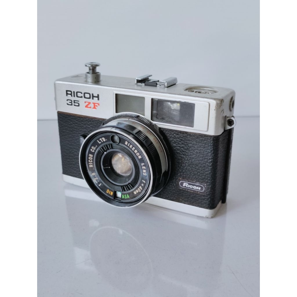 Jual Kamera analog vintage Ricoh 35 ZF Japan Rikenon Lens classic camera photo film kamera ...