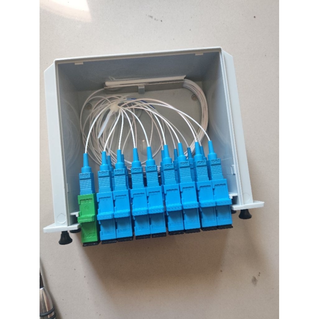 Jual SPLITER BOX 1:8 KUALITAS REDAMAN MAKSIMAL HIJAU CUMA TANDA INPUT ...