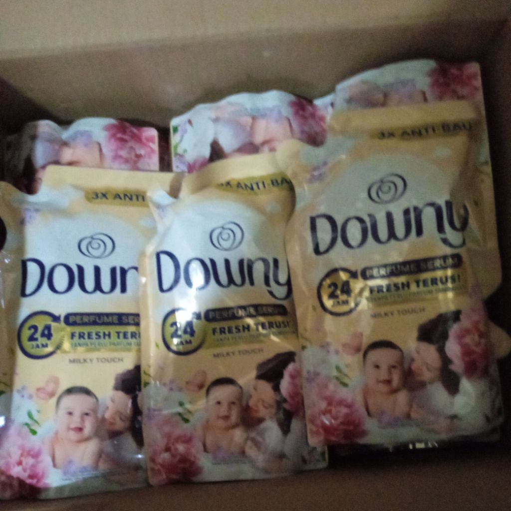 Jual downy pelembut & pewangi milky touch 500ml | Shopee Indonesia
