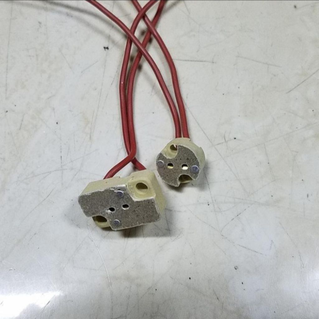 Jual Fitting Halogen Kabel Merah Kotak Bulat Kualitas Prima / Soket ...