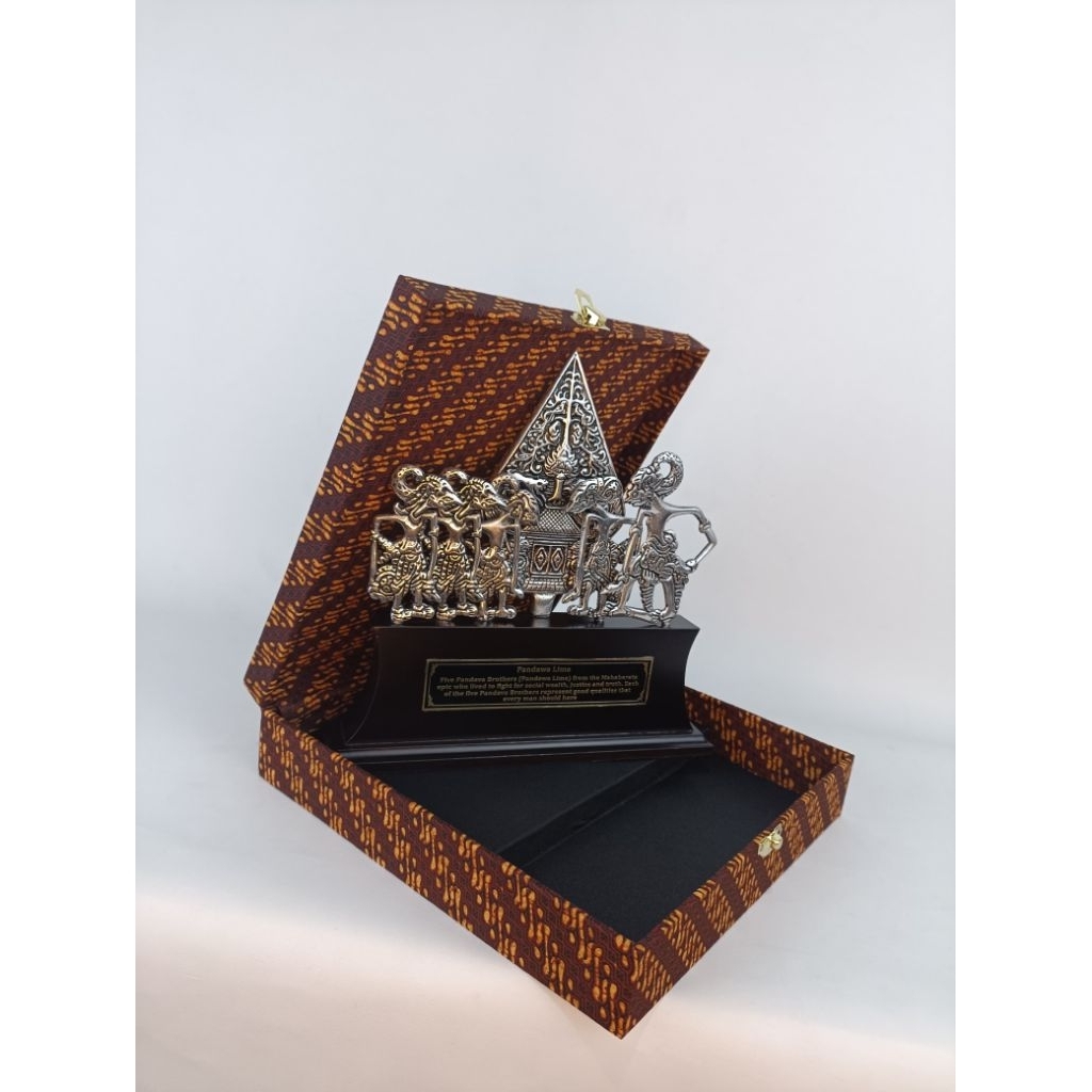 Jual Souvenir Hadiah Plakat Wayang Pandawa Lima Geber Piala set Box ...