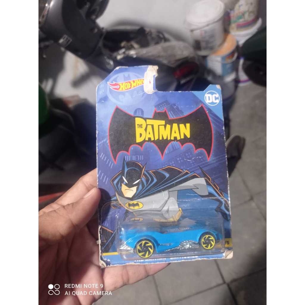 Jual Hotwheels batman seri the batman Batmobile biru bad card | Shopee ...