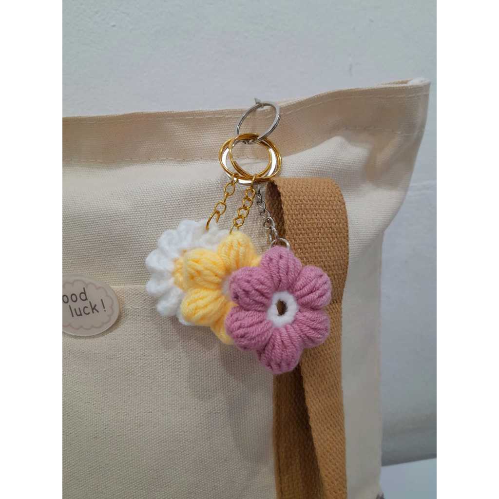 Jual Gantungan Kunci Bunga Bloomby - Ganci Rajut Bunga Handmade ...
