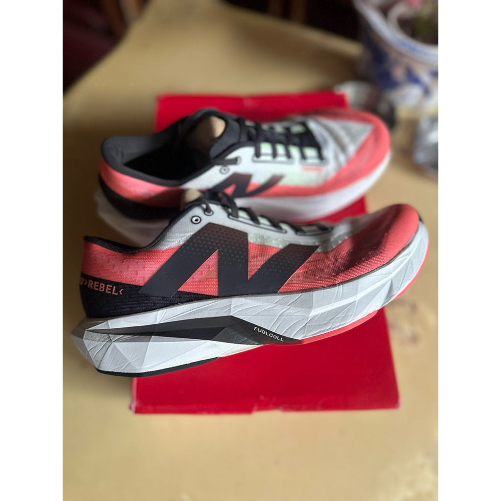 Jual New Balance Rebel V4 Size 45 pemakaian under 10km | Shopee Indonesia