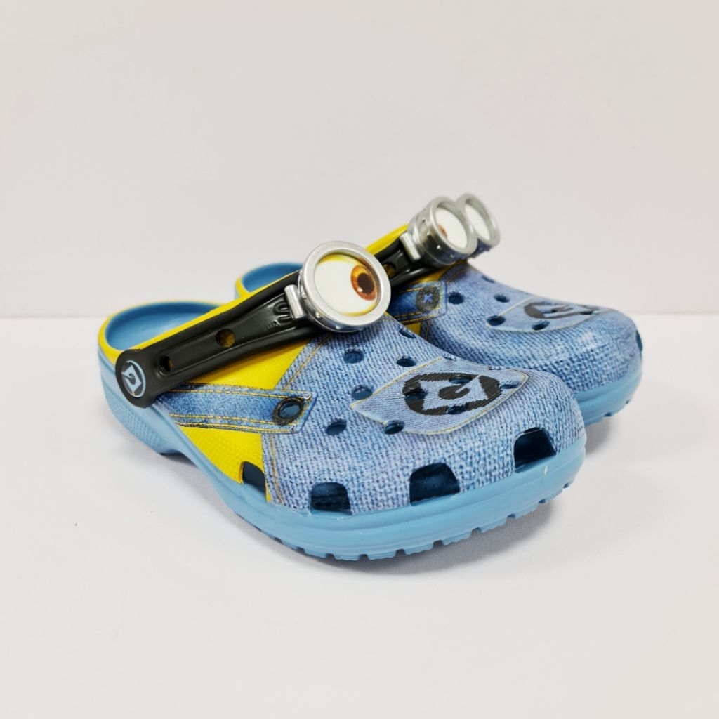 Jual CROCS X MINIONS DESPICABLE ME/SANDAL PRIA/SANDAL CROCS PRIA/CROCS ...