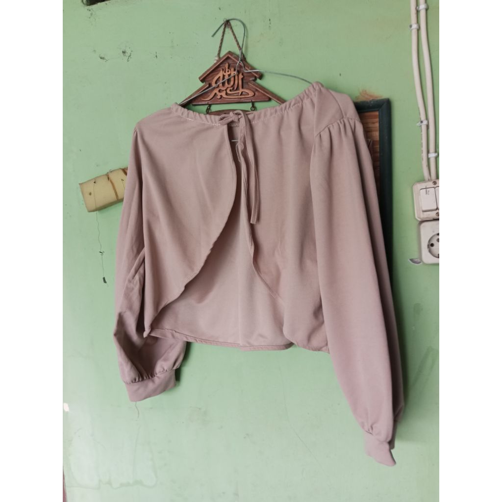 Jual preloved outer crop | Shopee Indonesia