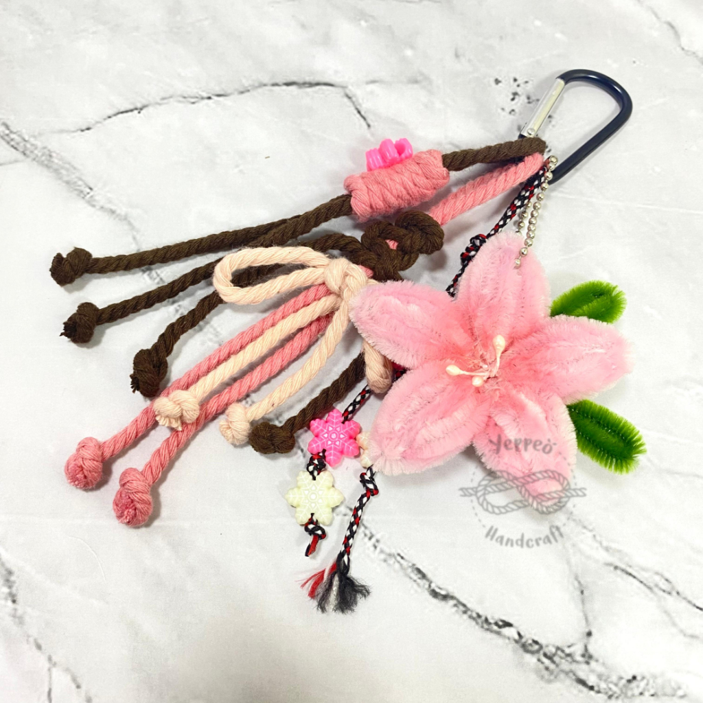 Jual BAG CHARM KEYCHAIN BUNGA LILY KAWAT BULU GANTUNGAN TAS KUNCI ...