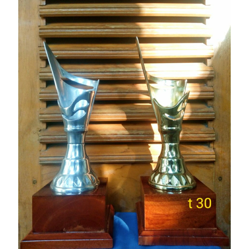 Jual Tropi/piala logam motif obor pendek | Shopee Indonesia