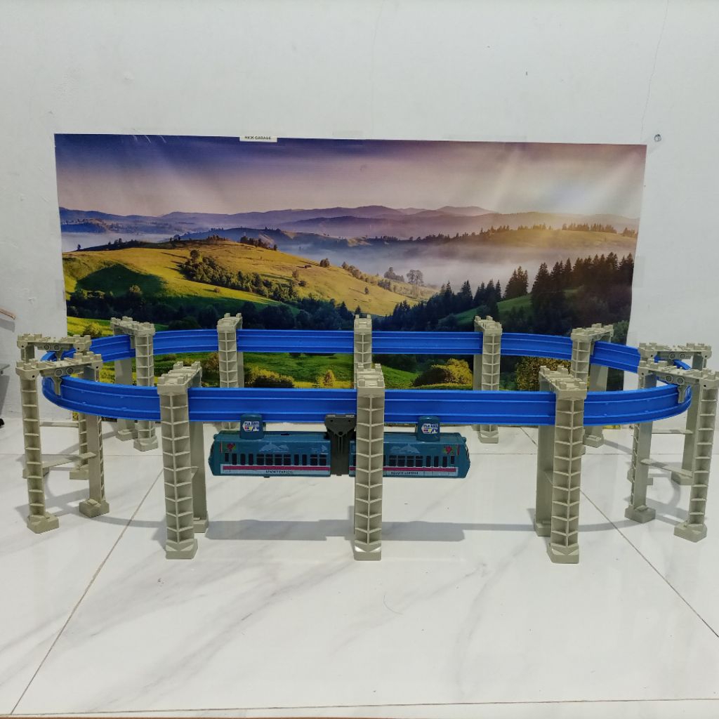 Jual Takara Tomy - Plarail Hanging Monorail Limited Express Blue Resort ...