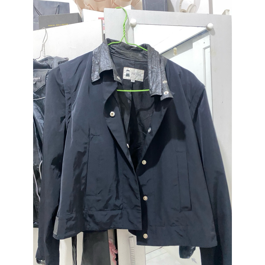 Jual preloved jaket jacket hitam crop | Shopee Indonesia