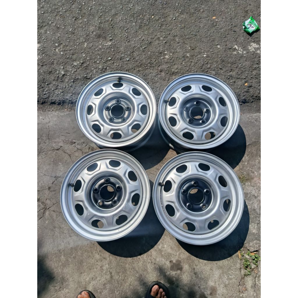 Jual Velg Mobil Kaleng Daihatsu Taruna R15 Pcd 5x114 | Shopee Indonesia