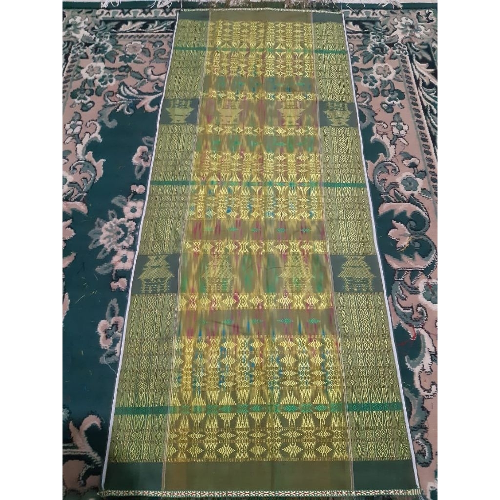 Jual Uis Nipes Hijau Rumah adat semi sutra | Shopee Indonesia