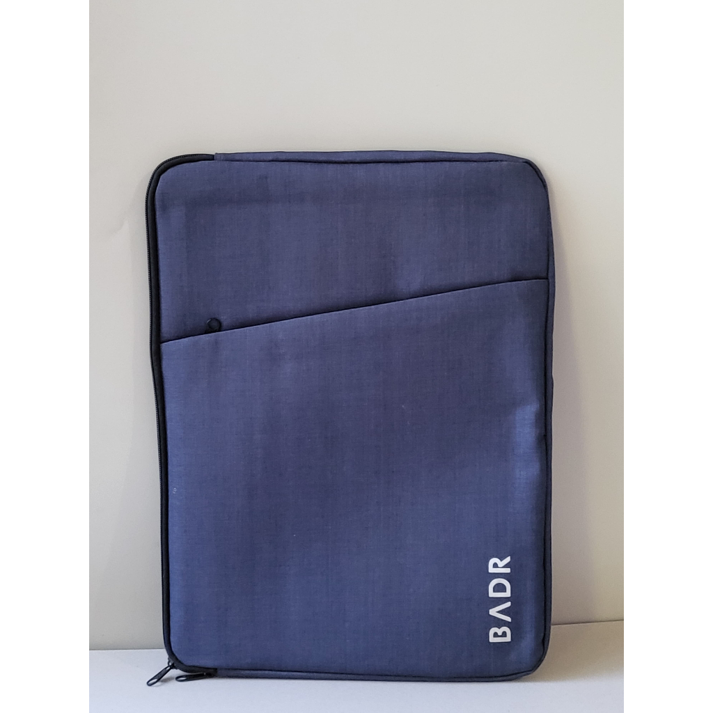 Jual Tas Laptop Berbahan Toscano Warna Blue Tampilan Simple dan Menawan ...