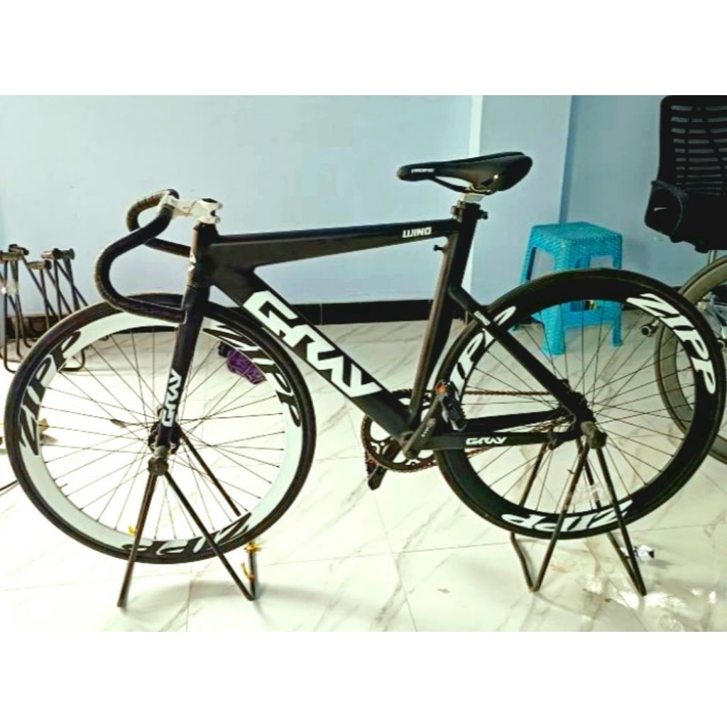 Jual Fixie Gray Dengan Warna Hitam Dan Velg Depan Putih Sticker ZIPP ...