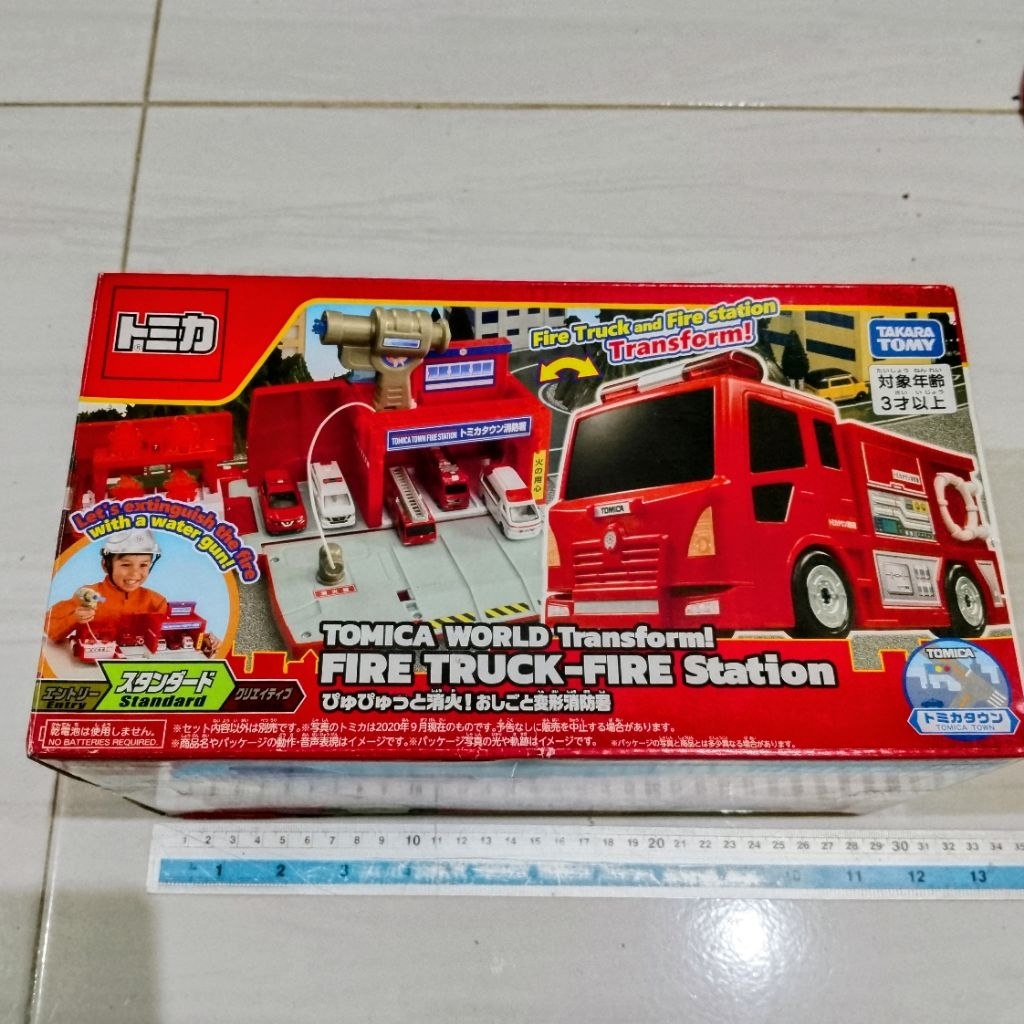 Jual TOMICA WORLD Transform! FIRE TRUCK-FIRE Station | Shopee Indonesia
